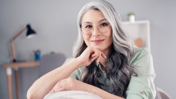 What does purple shampoo do for gray hair?
